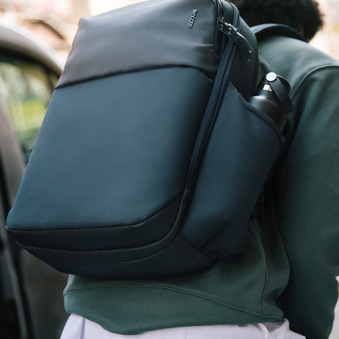 ファーストIncaseは『A.R.C. Daypack』 – Incase(インケース) 公式通販